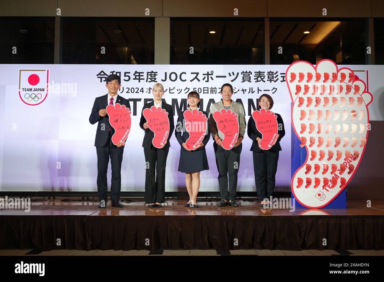 (L-R) Mitsugi Ogata, Misaki Emura, Kaori Sakamoto, Yukiko Ueno, Ayumi ...