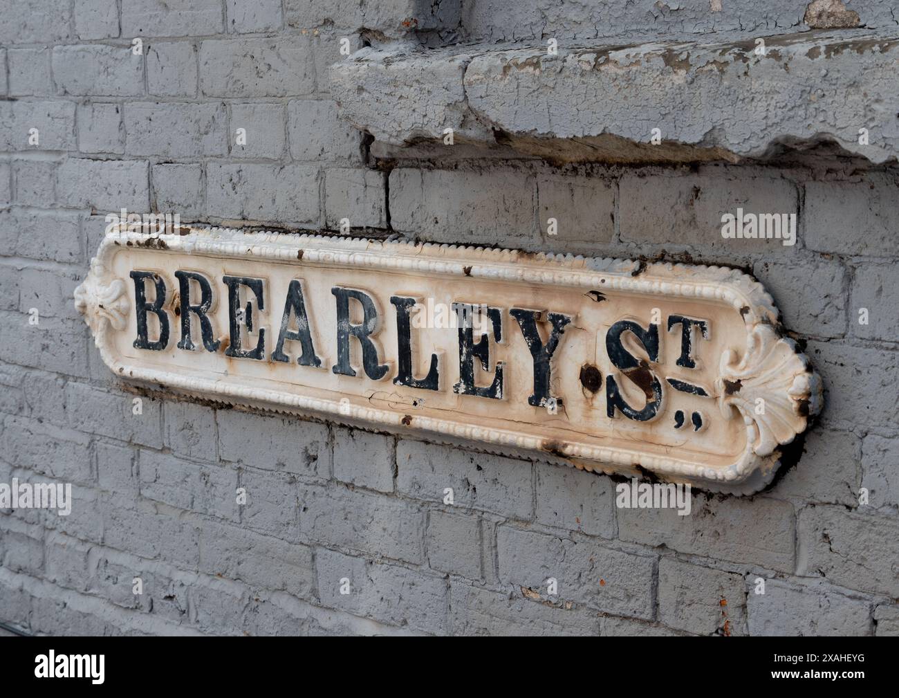 Cast iron street sign hi-res stock photography and images - Alamy
