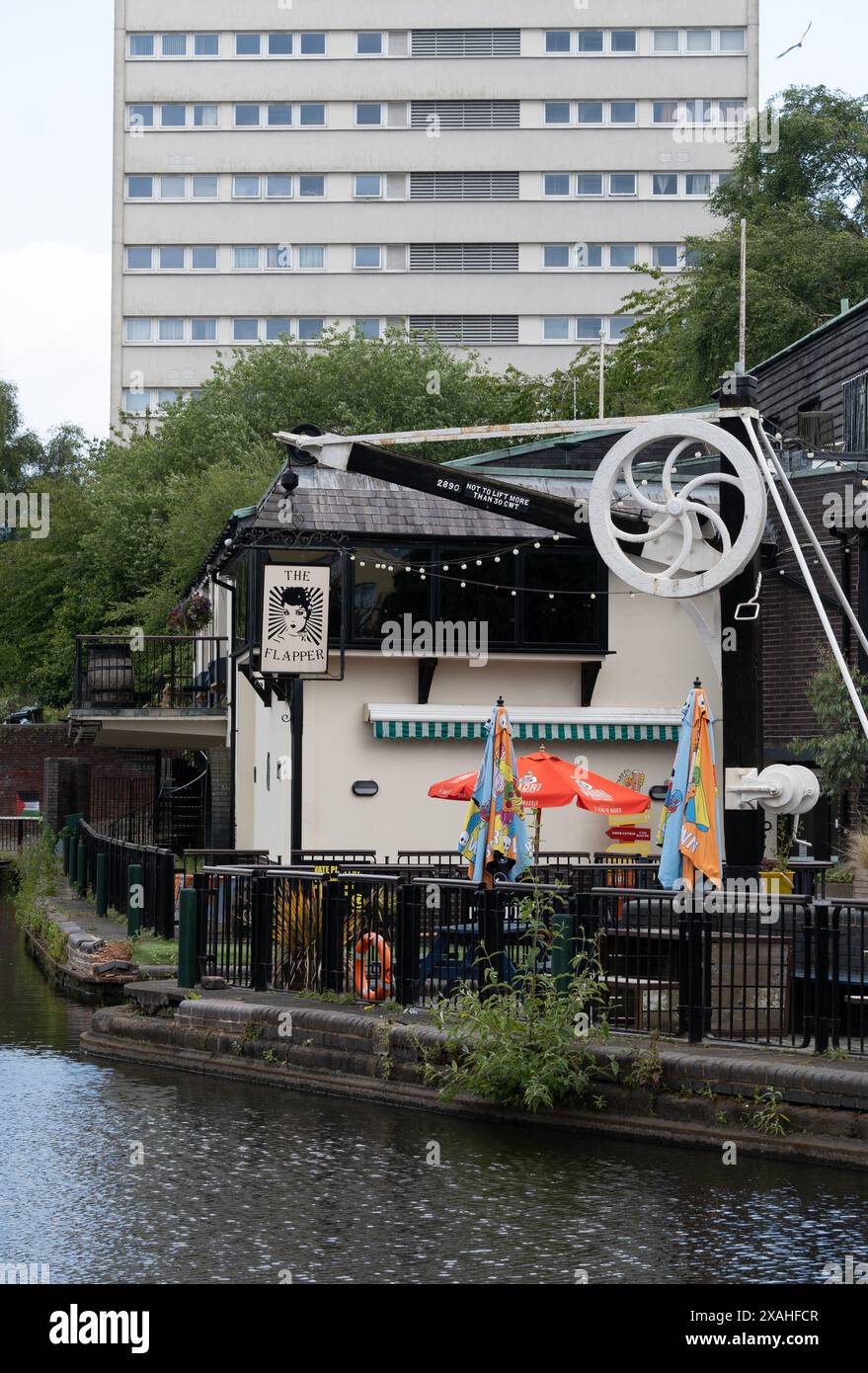 Flapper pub hi-res stock photography and images - Alamy