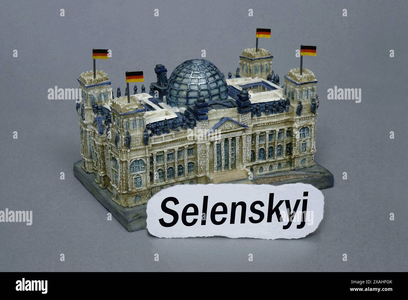 Reichstag mit Schriftzug Selenskyj Reichstag mit Schriftzug Selenskyj ...