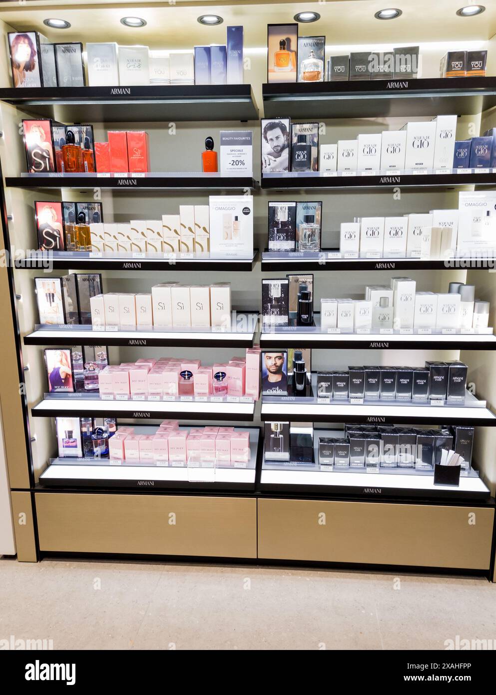 Shelf shelves display fragrance hi-res stock photography and images - Alamy