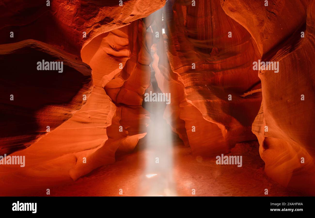 Light beam through antelope canyon hi-res stock photography and images ...