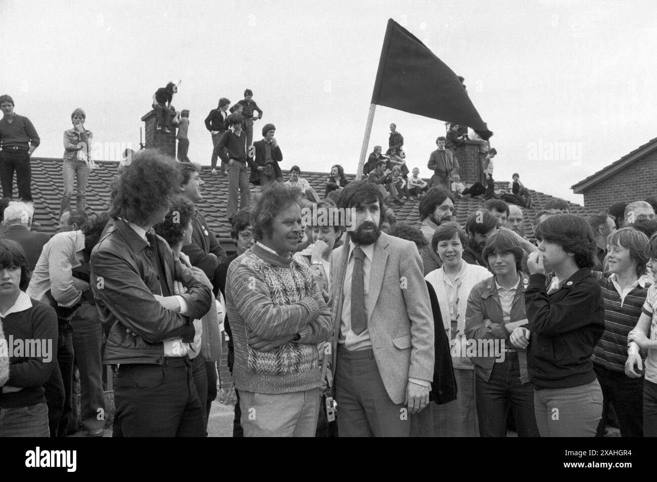 Crowd people at the funeral of Joe McDonnell the Fifth Hunger Striker ...