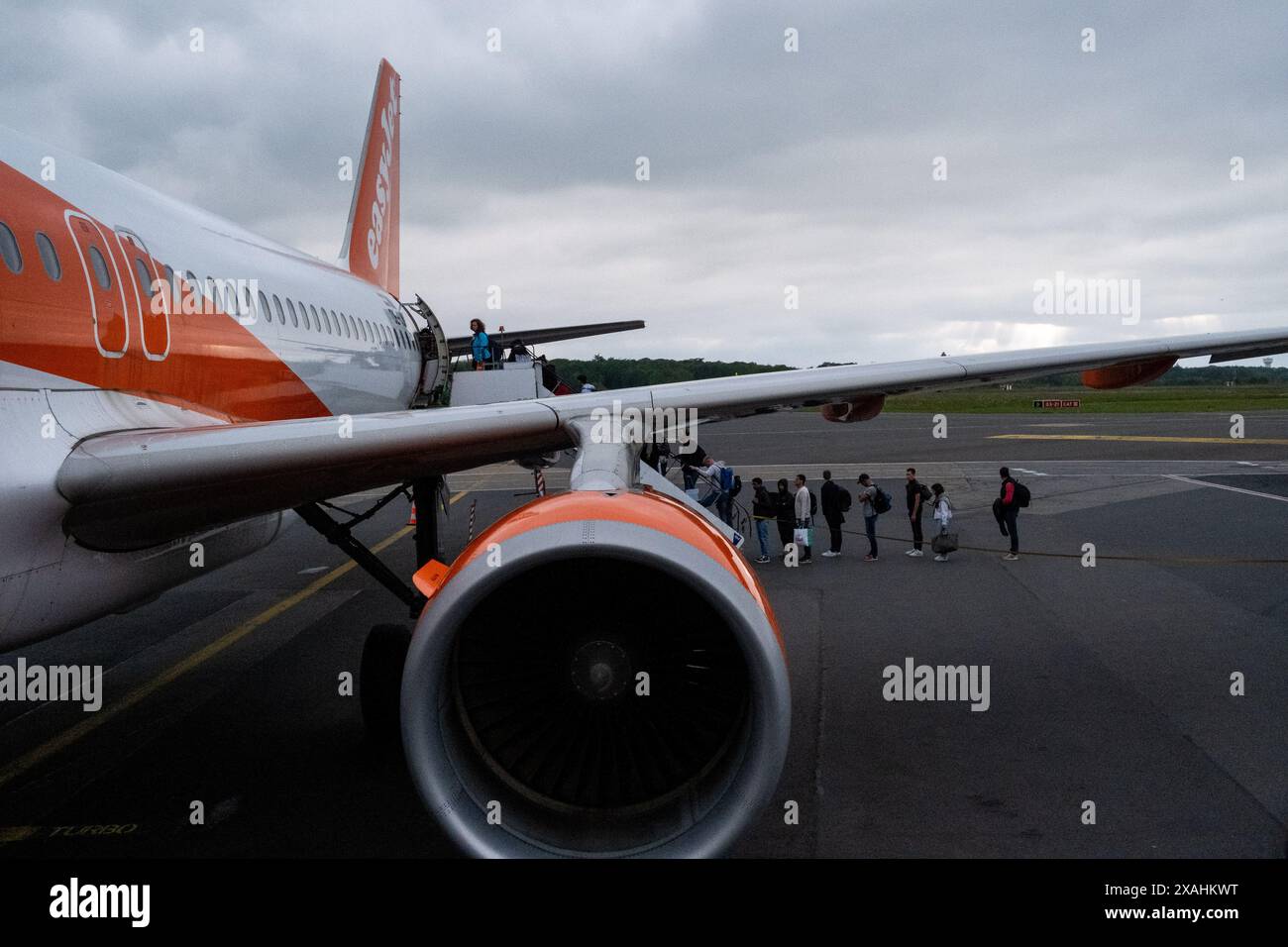 Passengers boarding an Easyjet low-cost airliner at Nantes-Atlantique ...