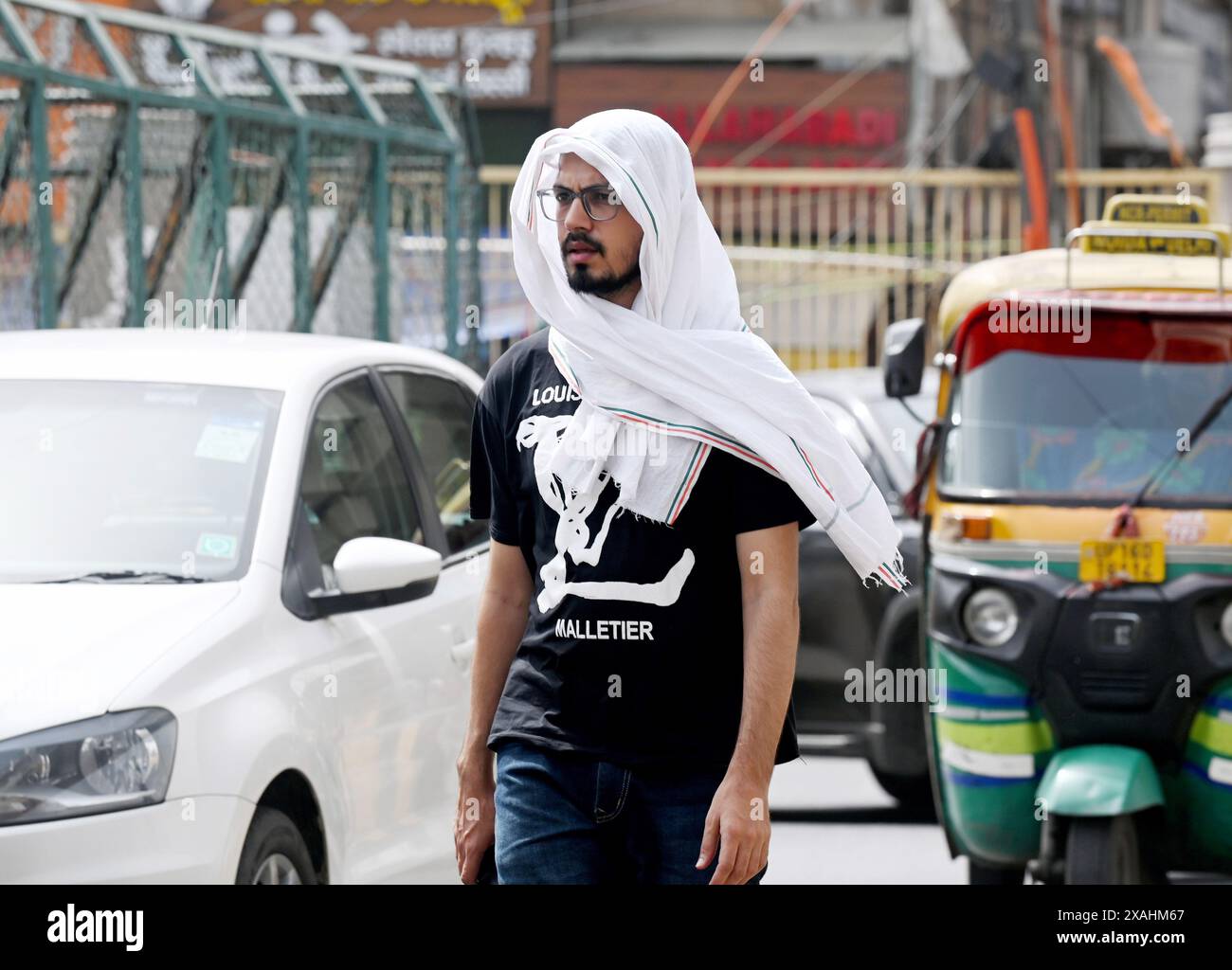 NOIDA, INDIA - JUNE 5: Visitors brave the heat Wave during a hot summer ...