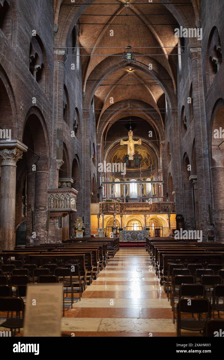 Modena cathedral interior hi-res stock photography and images - Alamy