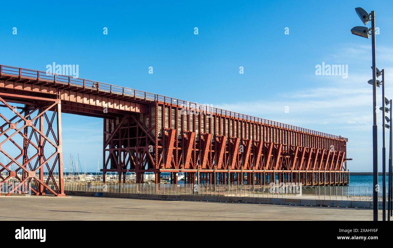 Cable ingles, old mineral loading bay of the port of Almería Stock ...