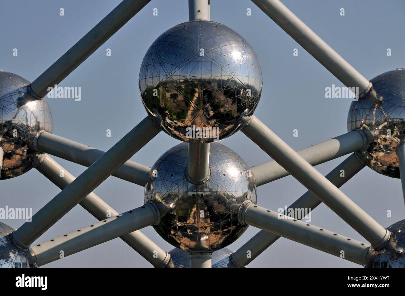 Atomium, built in 1958 for the World Exhibition, uses nine atoms to ...
