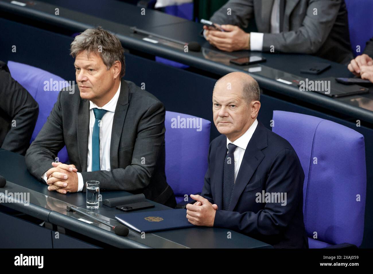 Federal Chancellor Olaf Scholz in front of the start of his government ...