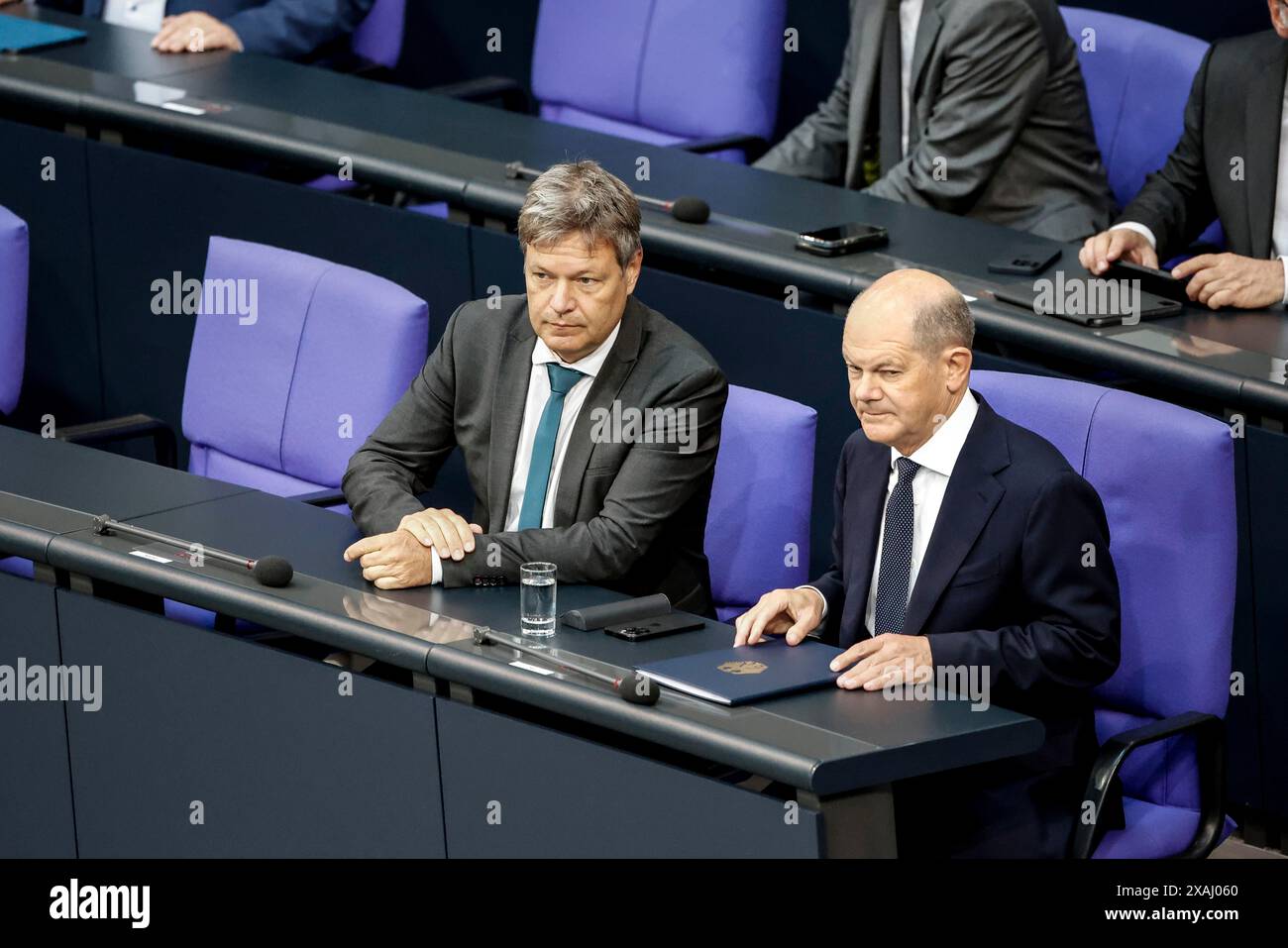 Federal Chancellor Olaf Scholz in front of the start of his government ...