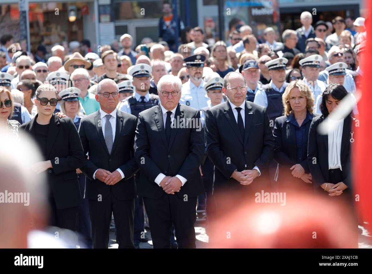 Schweigeminute zu Messerangriff 03.06.2024 Nach tödlicher Messerattacke am Marktplatz in ...