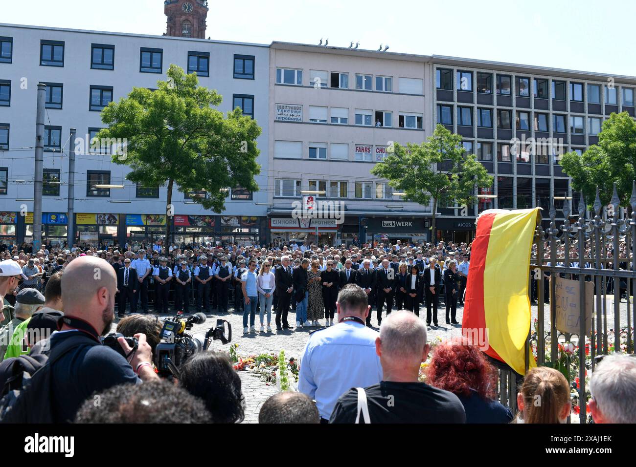 Schweigeminute zu Messerangriff 03.06.2024 Nach tödlicher Messerattacke am Marktplatz in ...