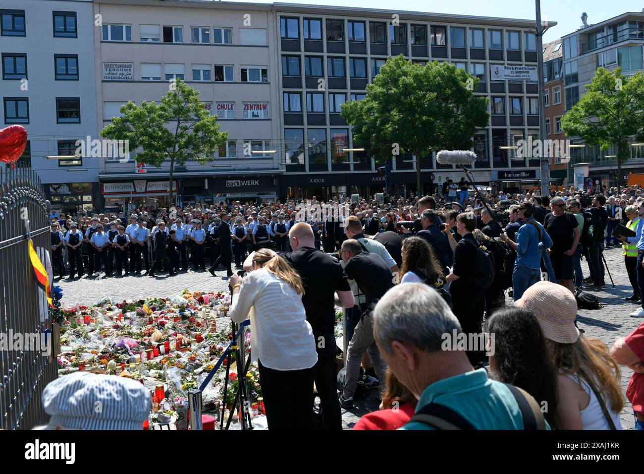 Schweigeminute zu Messerangriff 03.06.2024 Nach tödlicher Messerattacke am Marktplatz in ...
