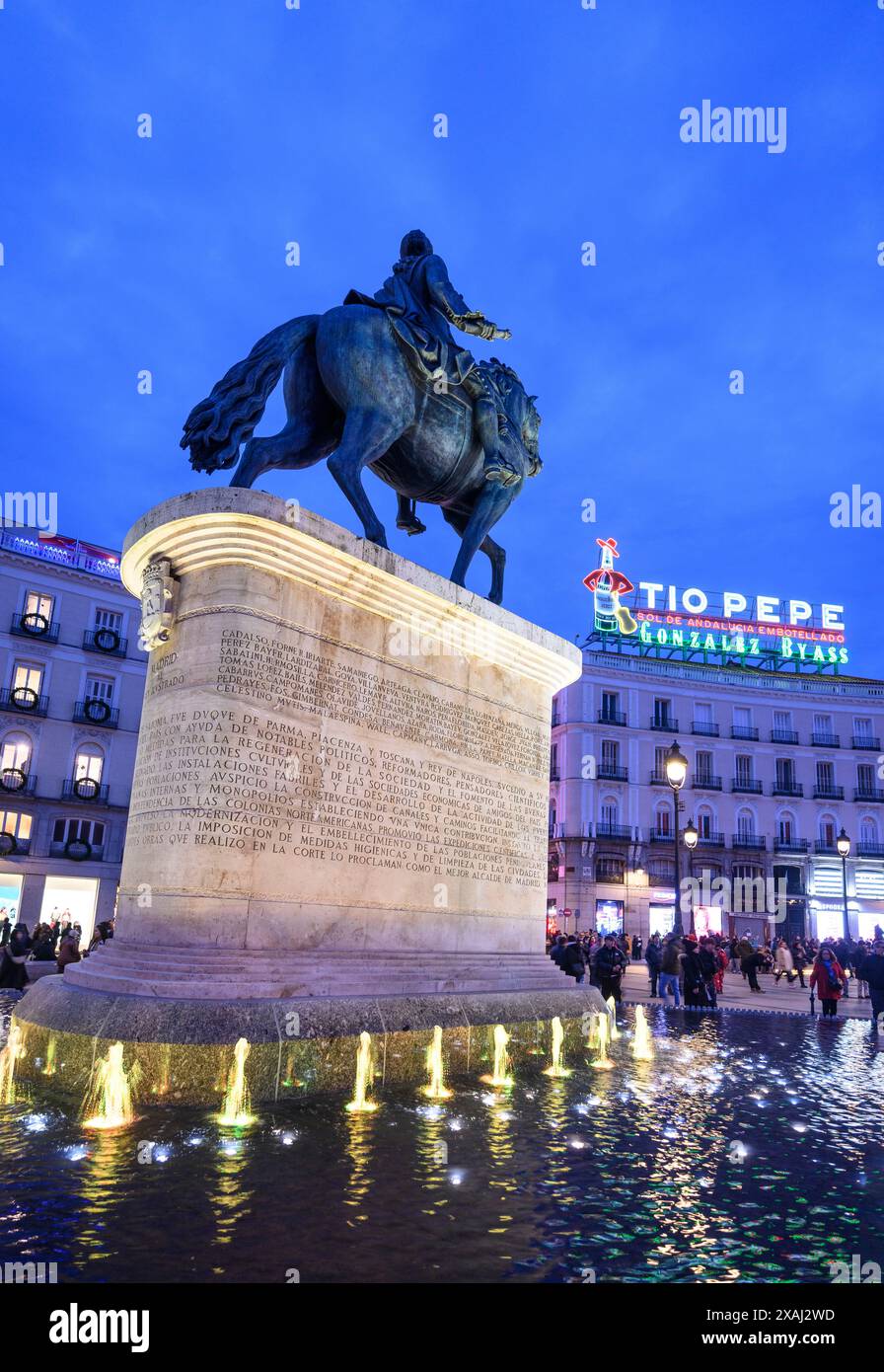 The statue of King Carlos III with the famous Tio Pepe advertising sign ...