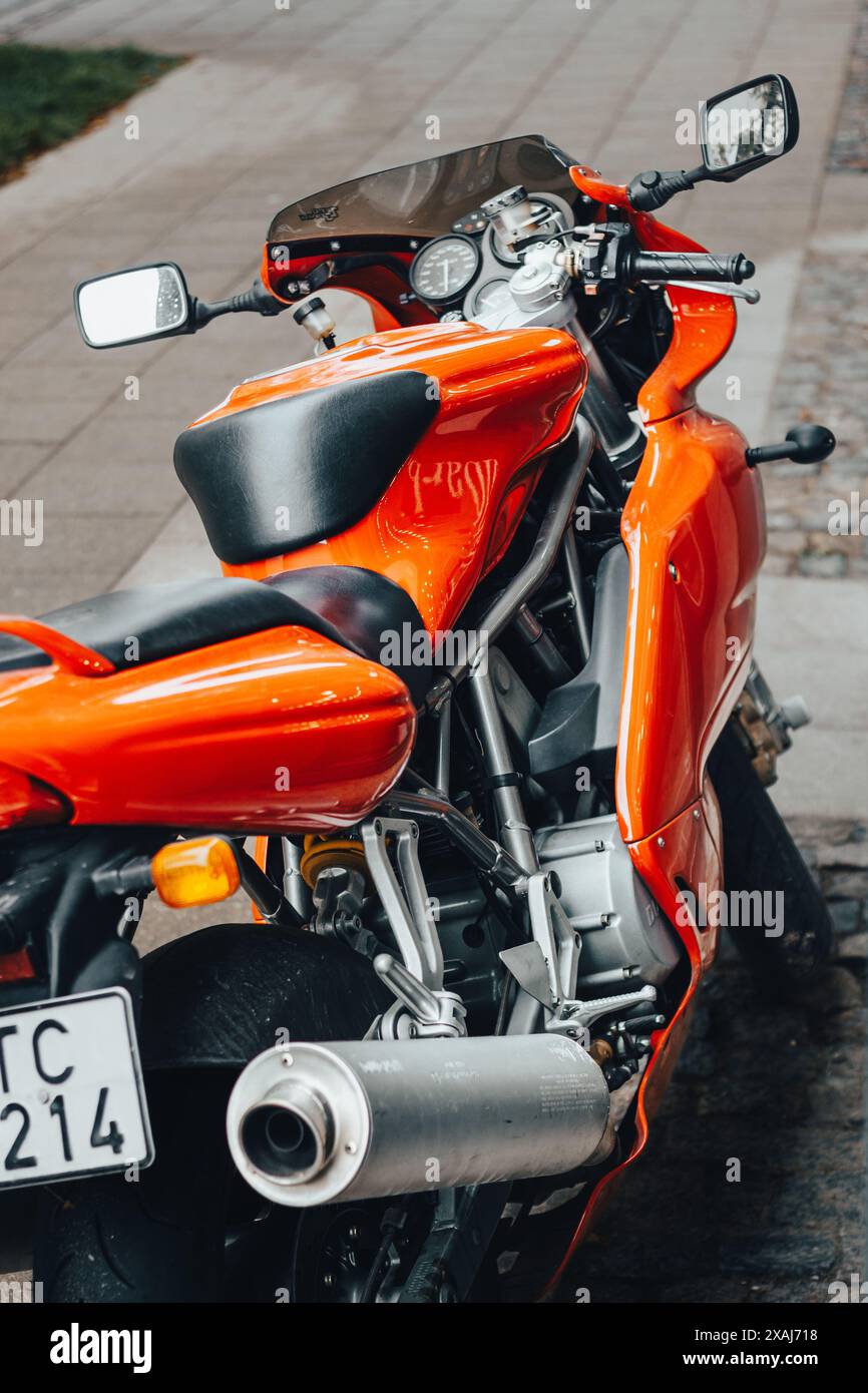City barbershop bike hi-res stock photography and images - Alamy