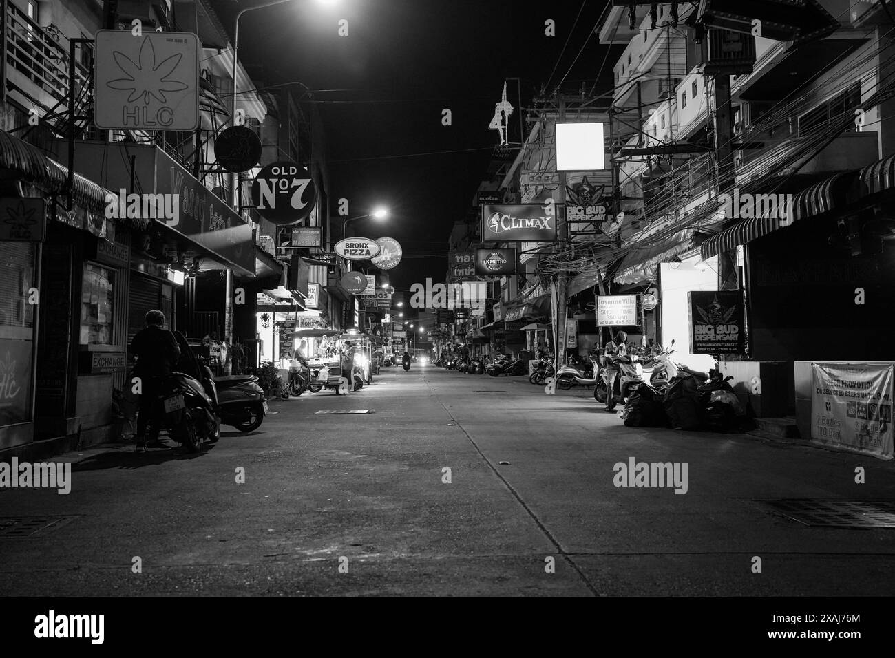 street life with buildings and people in Soi Buakhao of Pattaya ...