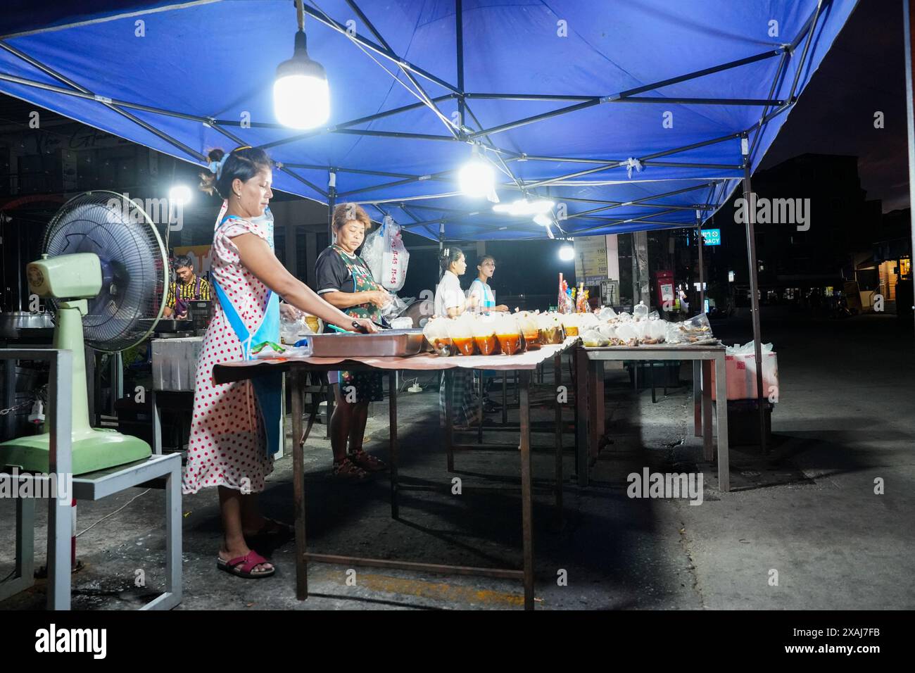 street life with buildings and people in Soi Buakhao of Pattaya ...