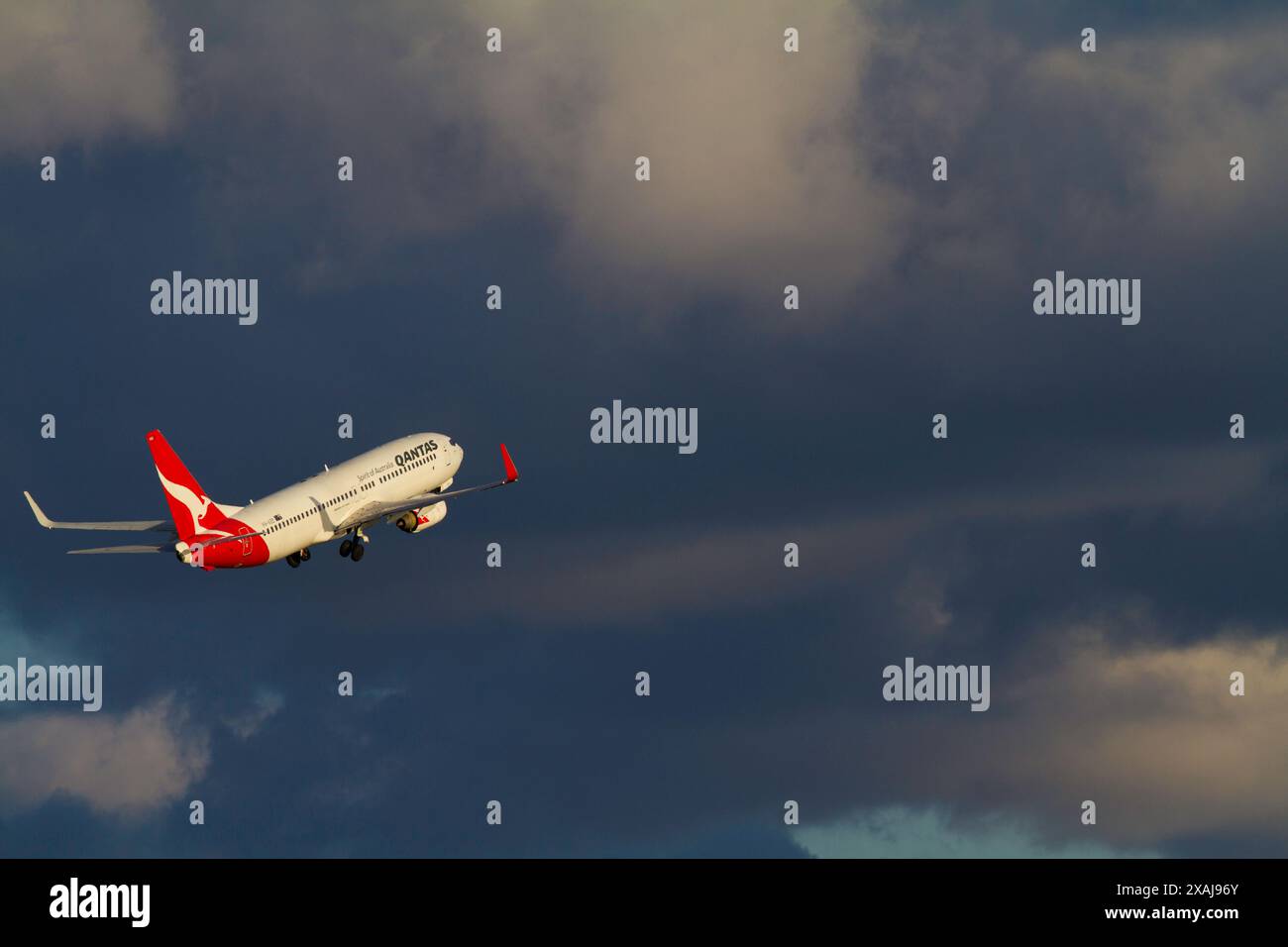 Closeup wing plane flying view hi-res stock photography and images - Alamy