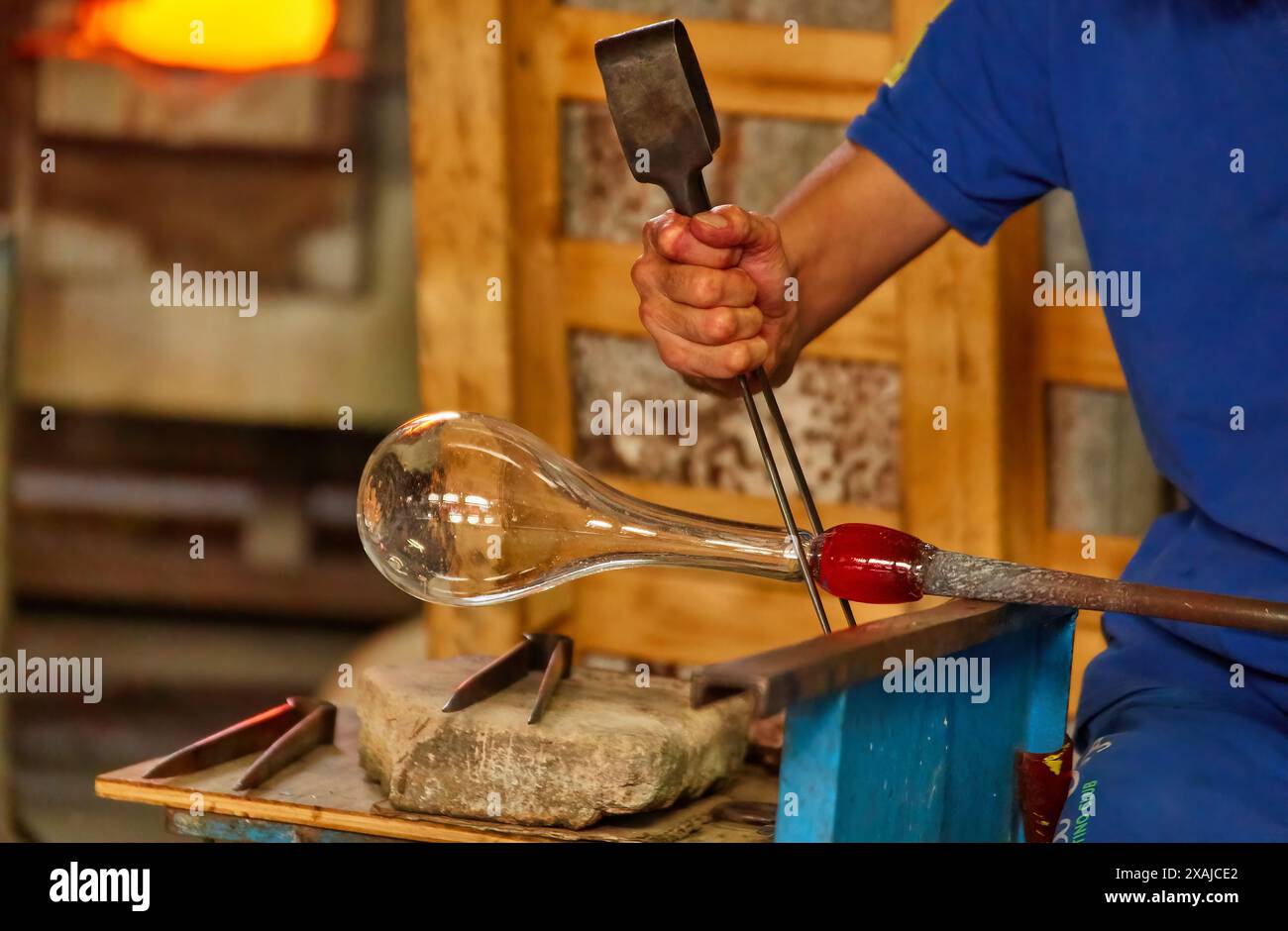 Glass shaping oven hi-res stock photography and images - Alamy