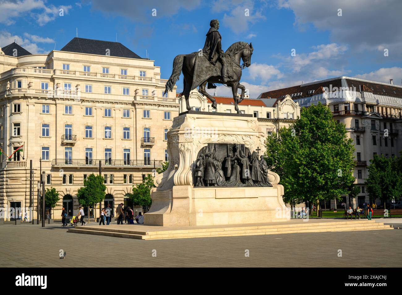The statue of count gyula andrassy parliament hi-res stock photography ...