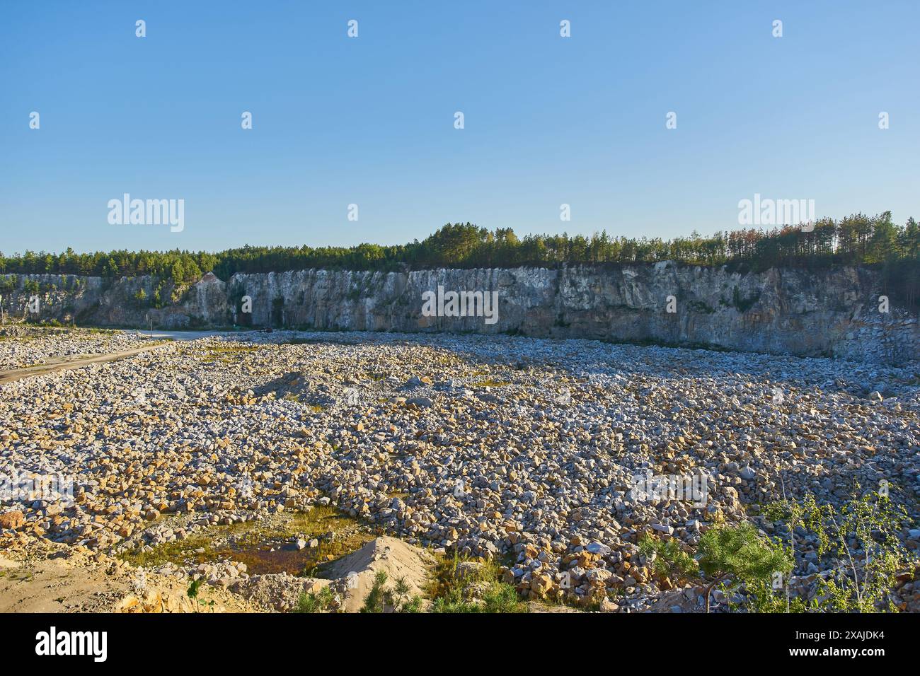 White limestone quarries hi-res stock photography and images - Alamy