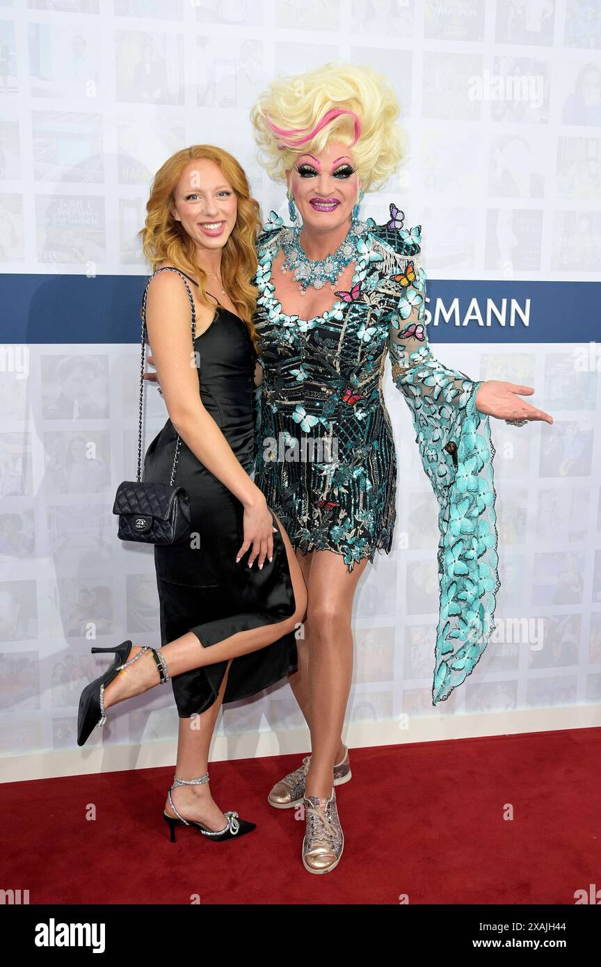 Anna Ermakova und Olivia Jones bei der Bertelsmann Party 2024 in der ...