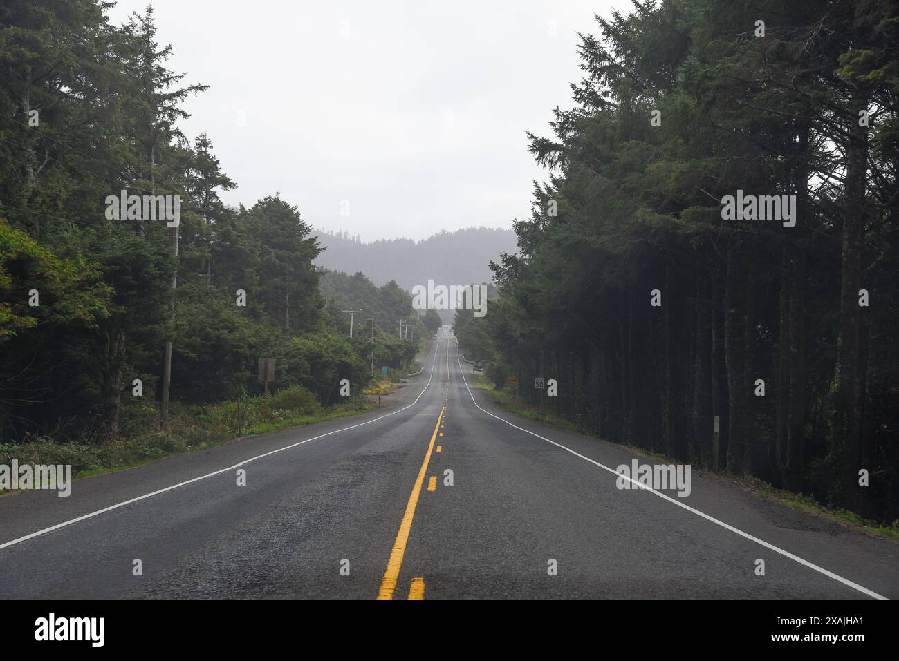 Road pacific northwest hi-res stock photography and images - Alamy