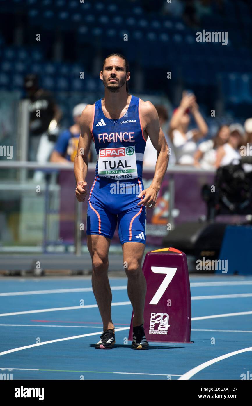 Gabriel Tual of France qualifies for the next round in the men’s 800m ...