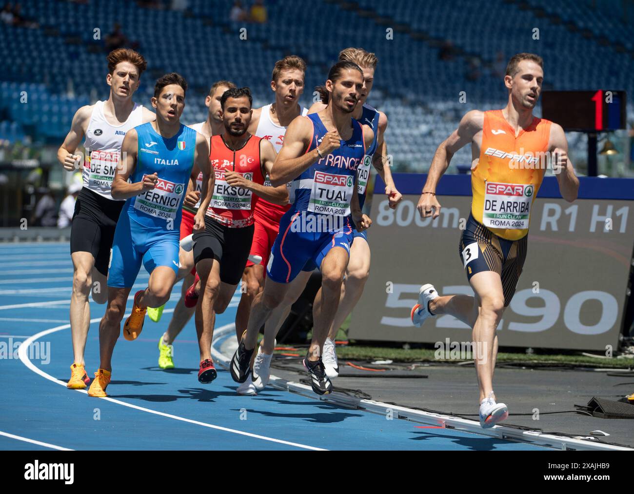 Gabriel Tual of France qualifies for the next round in the men’s 800m ...