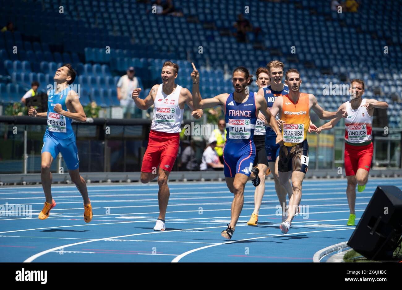 Gabriel Tual of France qualifies for the next round in the men’s 800m ...
