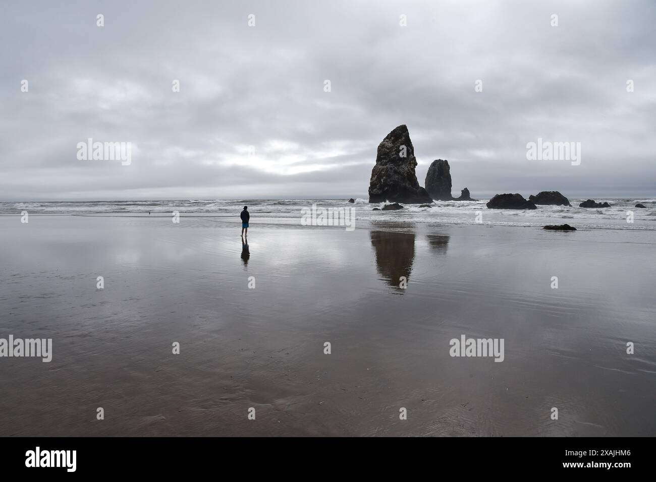 Deep sea setting hi-res stock photography and images - Alamy