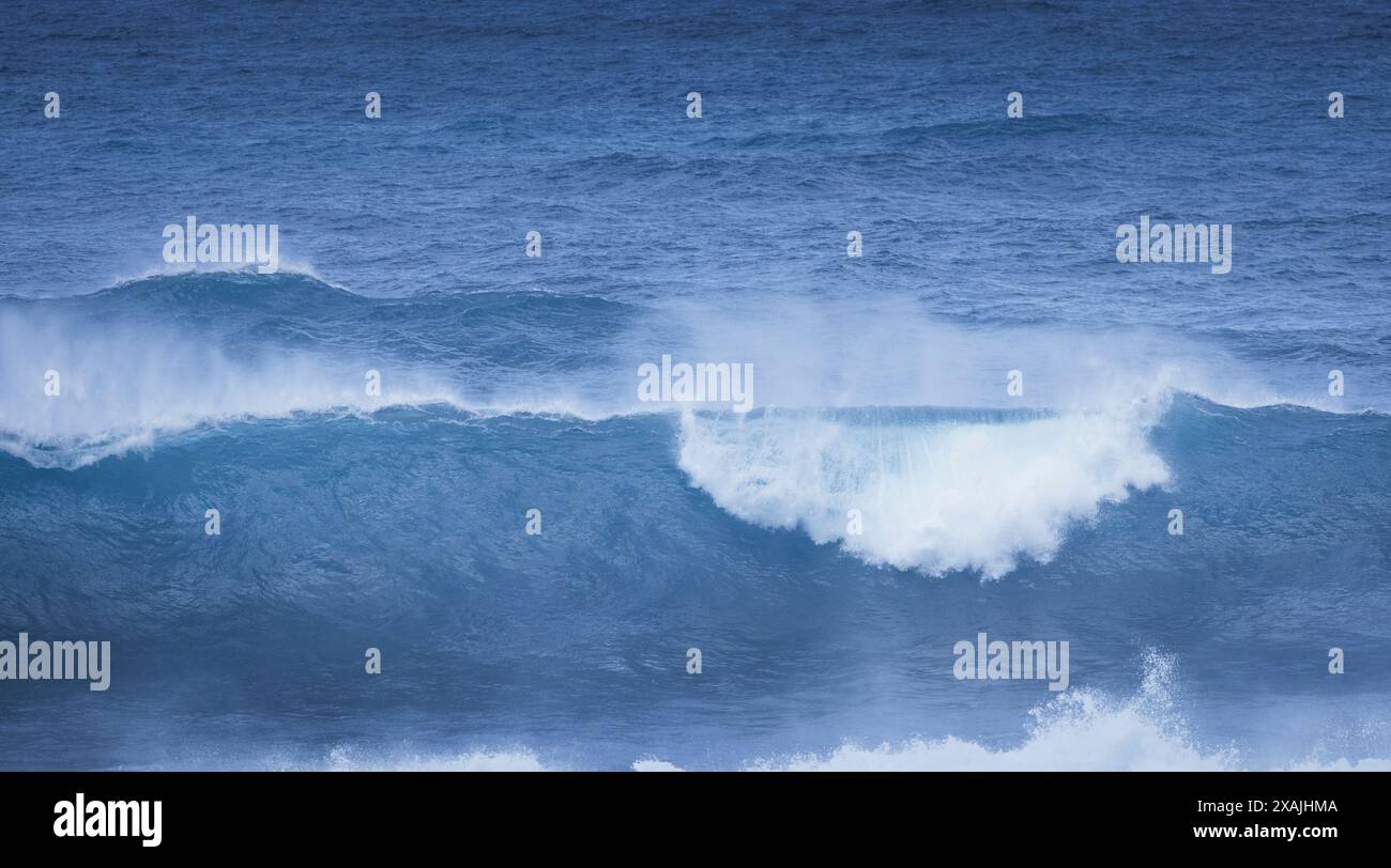 Extreme waves hi-res stock photography and images - Alamy