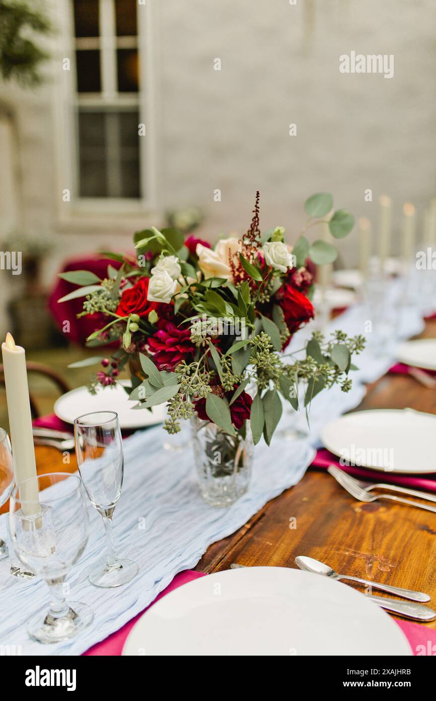 Red and green flower arrangement at private dinner Stock Photo - Alamy