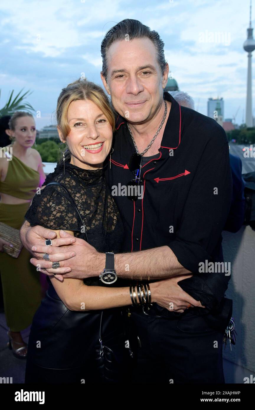 Sascha Vollmer mit Ehefrau Jenny Vollmer bei der Bertelsmann Party 2024 ...