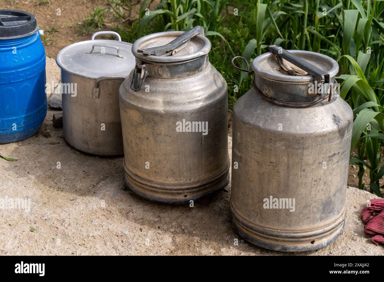 Food cans stacked on hi-res stock photography and images - Alamy