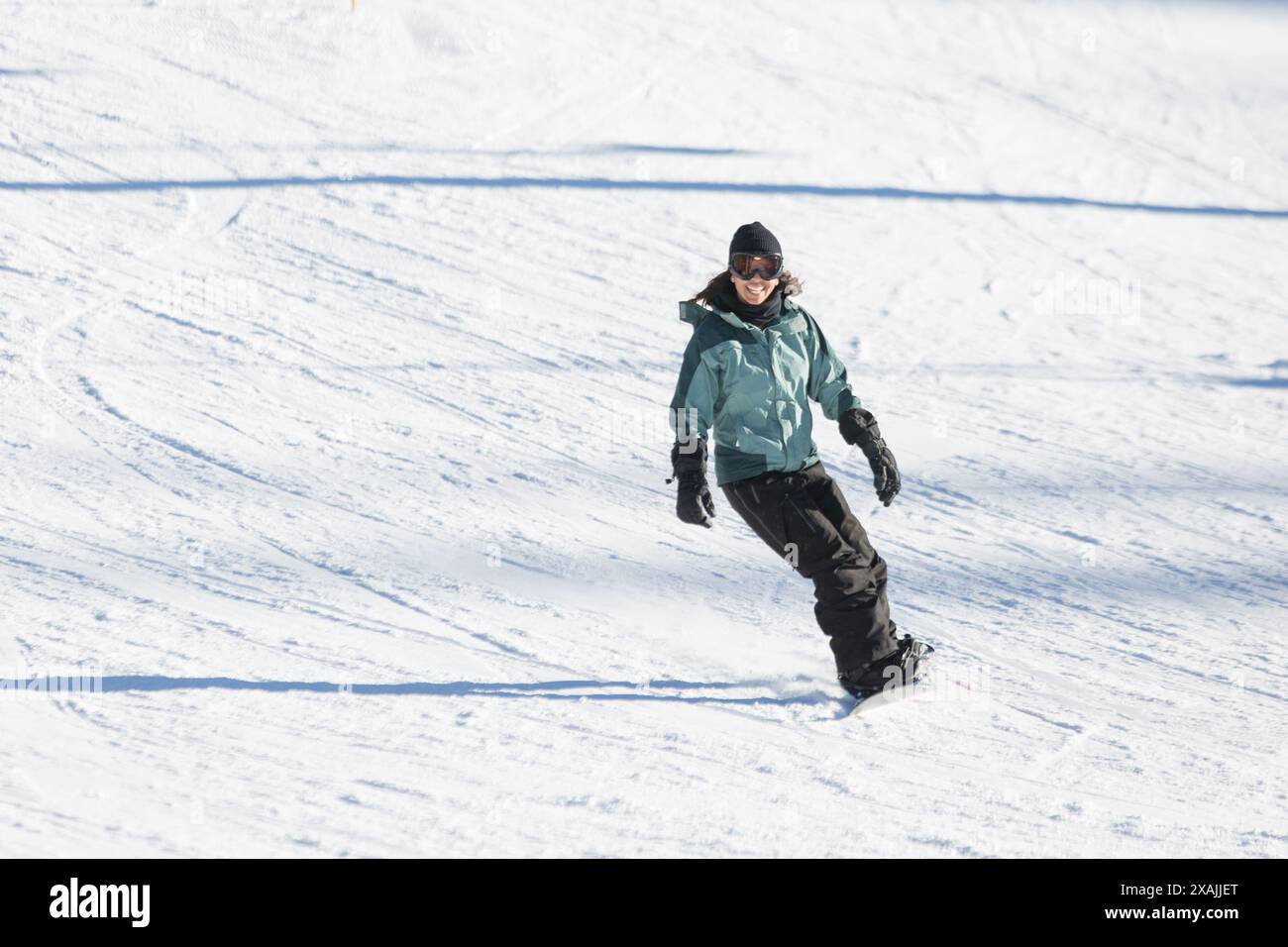 Woman snowboarding mountain view hi-res stock photography and images - Alamy