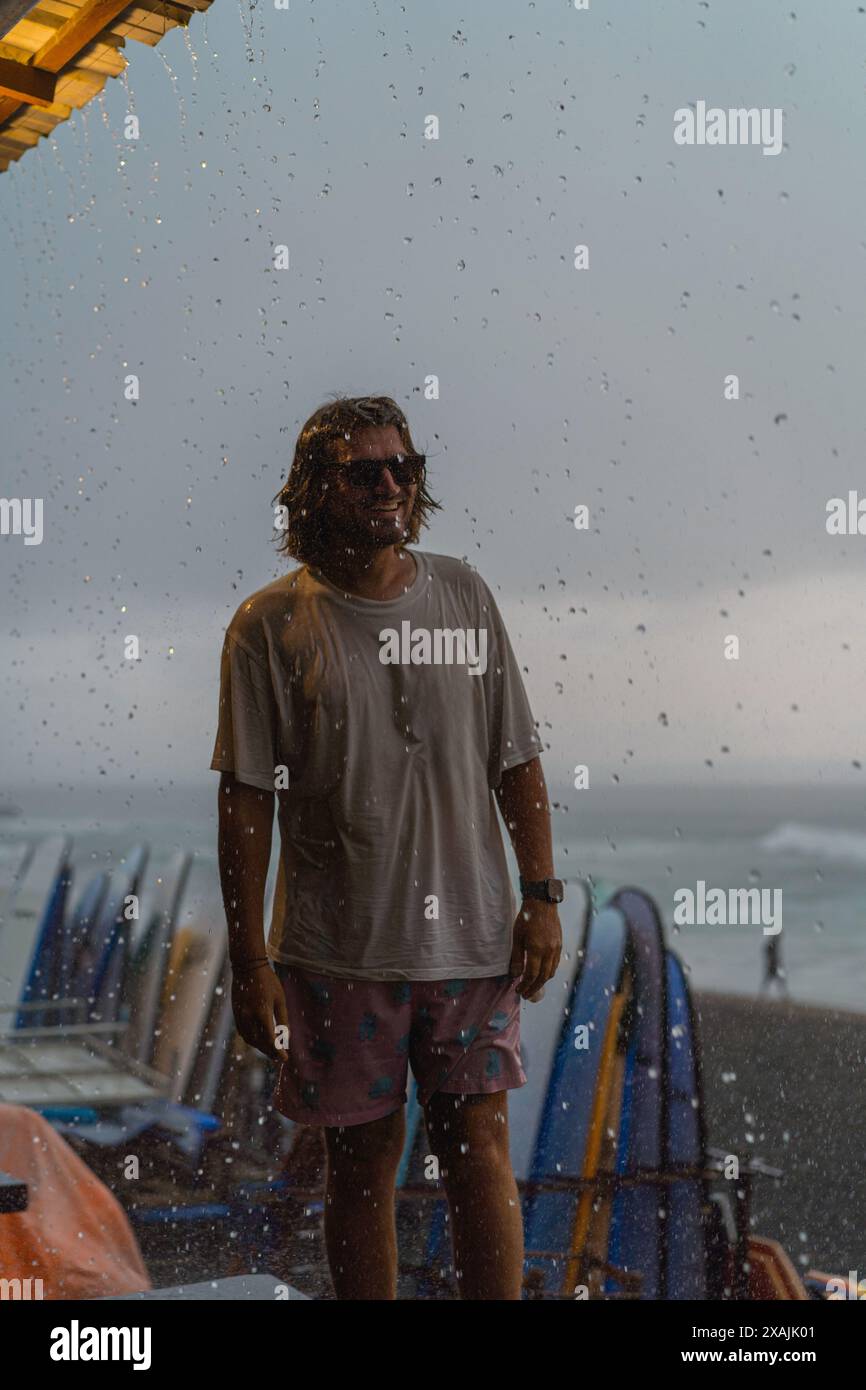 Profile man rain hi-res stock photography and images - Alamy