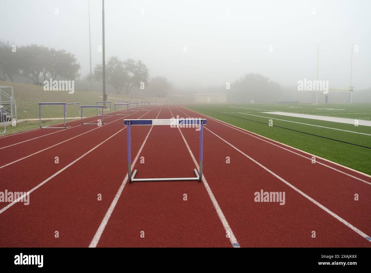 Grass in middle of track hi-res stock photography and images - Alamy