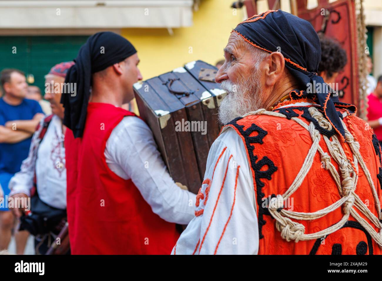 Treasure chest pirate flag hi-res stock photography and images - Alamy