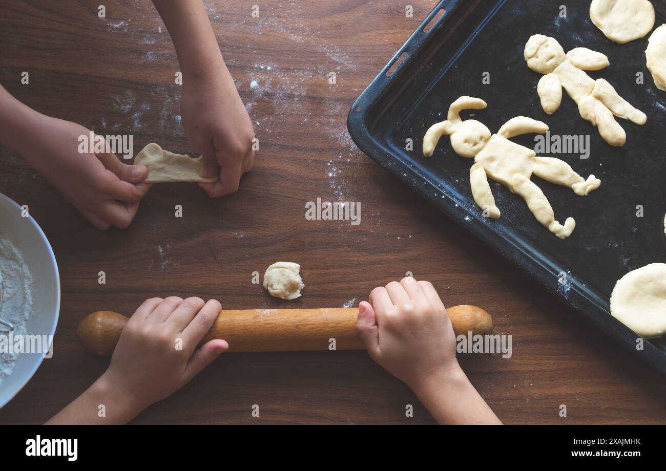 Kids playing with playdough at a table hi-res stock photography and ...