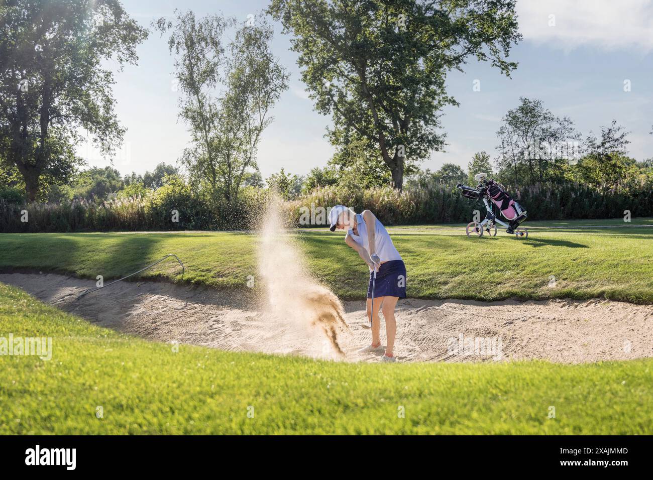 Golfer hitting a bunker shot, GC Oststeinbek, Schleswig-Holstein ...