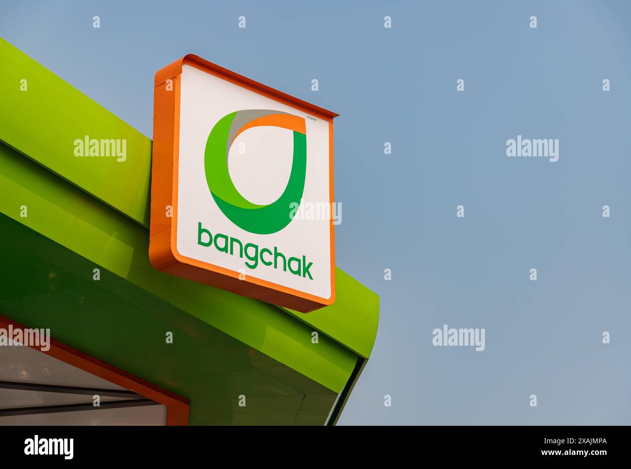 A picture of the Bangchak logo on a Thai gas station Stock Photo - Alamy