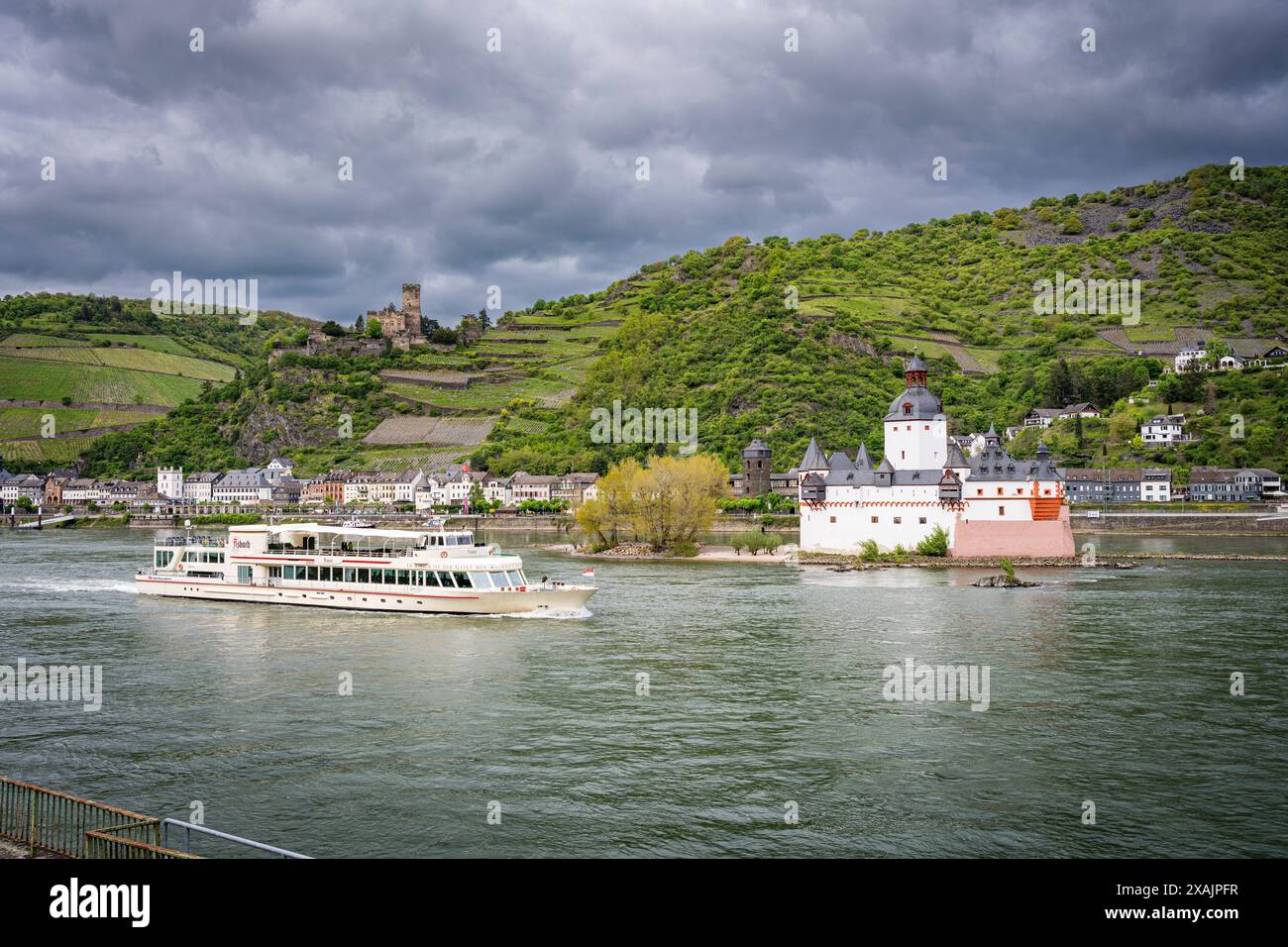 Two of the most beautiful castles in the Middle Rhine: Gutenfels Castle ...