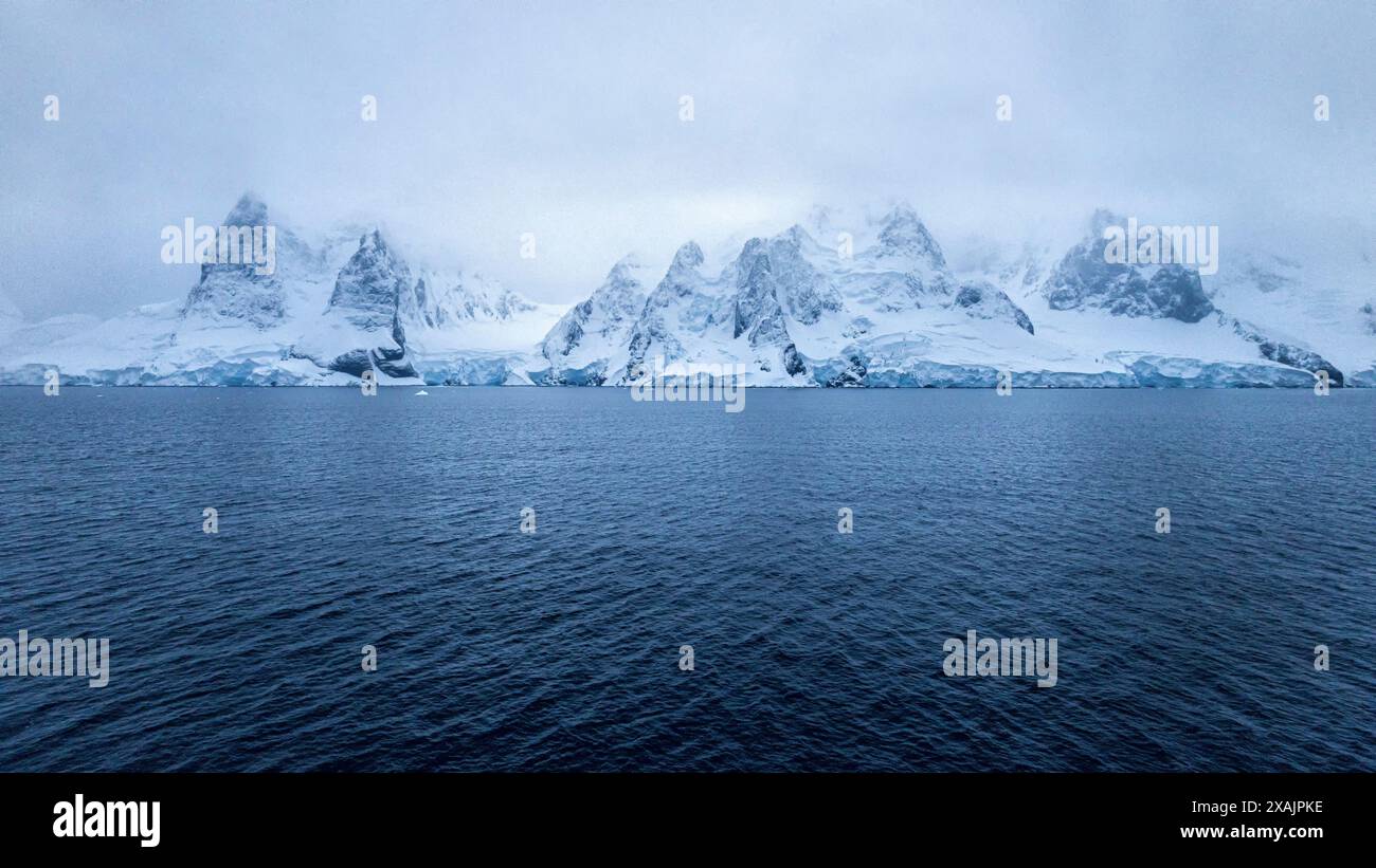 Lemaire canal antarctica hi-res stock photography and images - Alamy