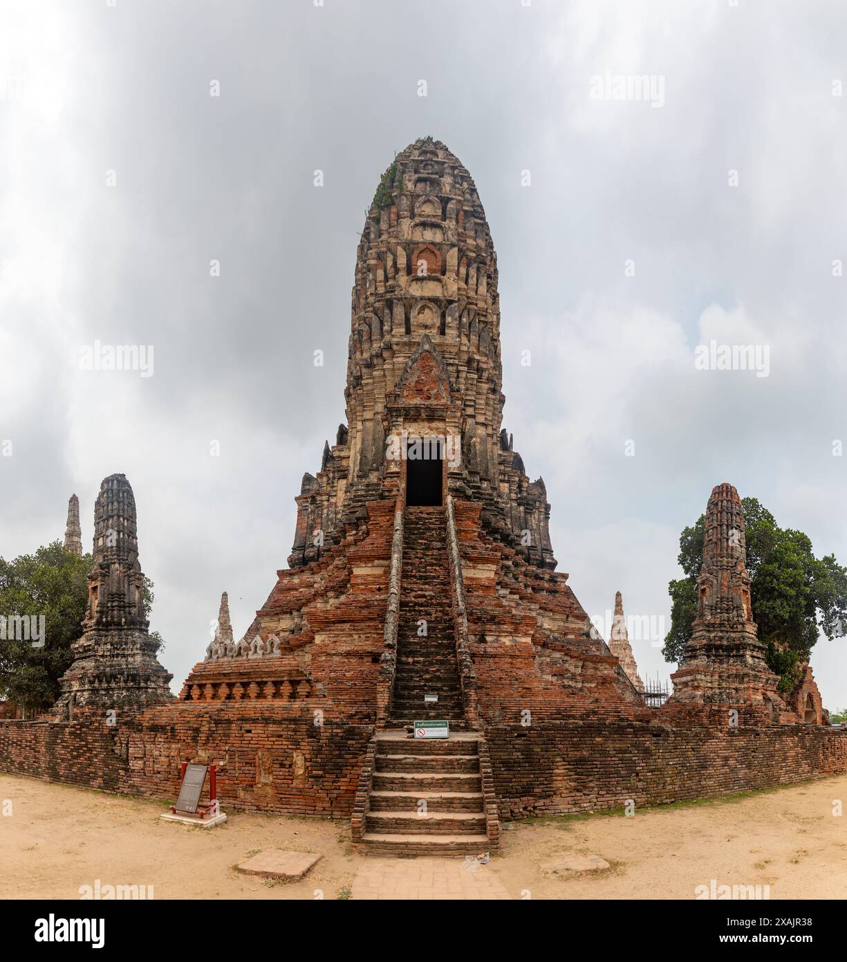 A picture of the central prang of the Wat Chaiwatthanaram Temple Stock ...