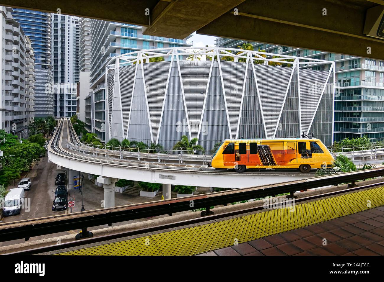 People mover system hi-res stock photography and images - Alamy
