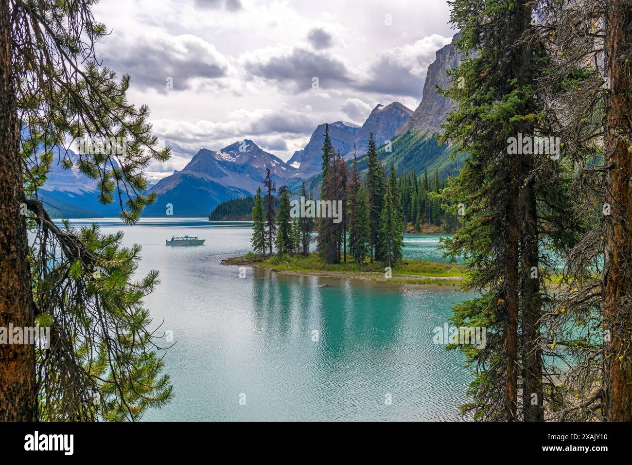 Spirit Island and Maligne Lake excursion boat, Jasper national park ...