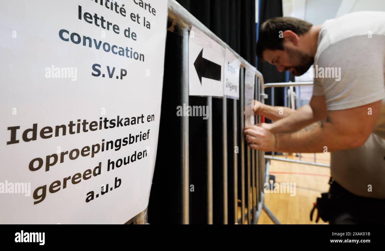 Illustration shows the installation of a polling station in Enghien ...