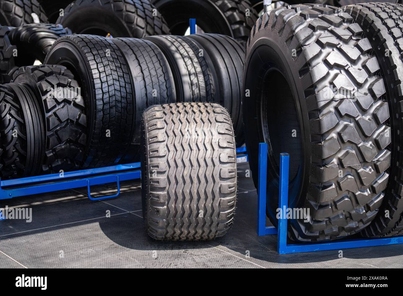 Tractor tyre tread texture hi-res stock photography and images - Alamy