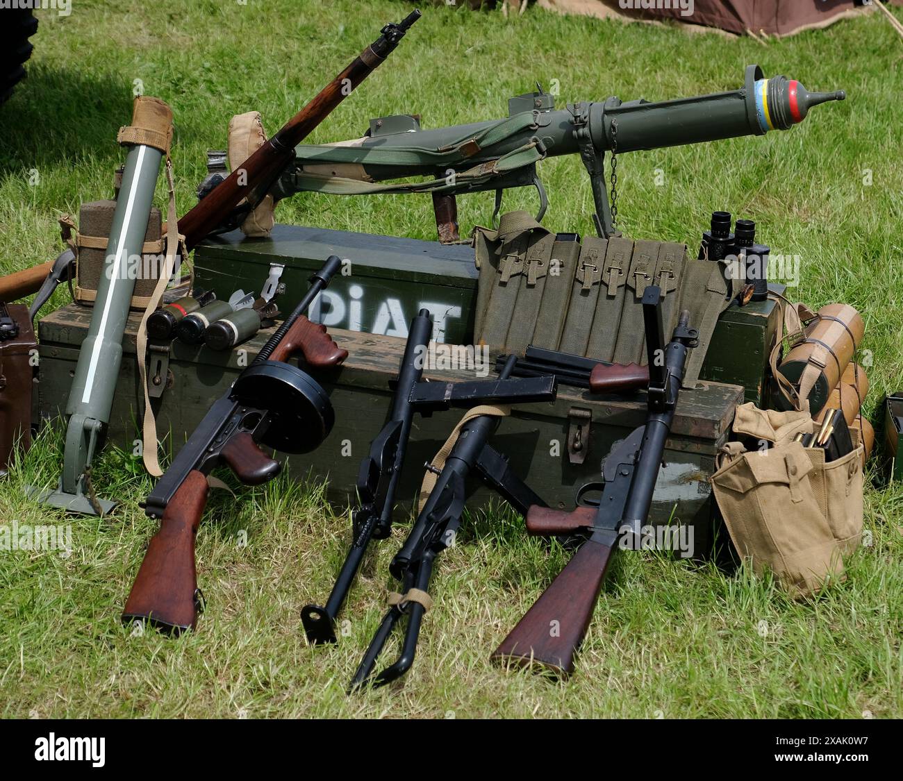 British small arms hi-res stock photography and images - Alamy